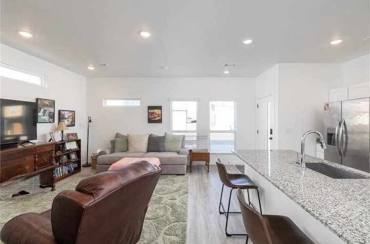 Modern 3br-ample Home Near Walmart Hq & Downtown - Bentonville, AR