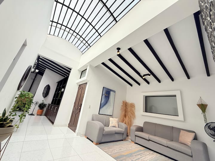 Amplia Y Cómoda Casa En Laureles - Medellín - Medellín