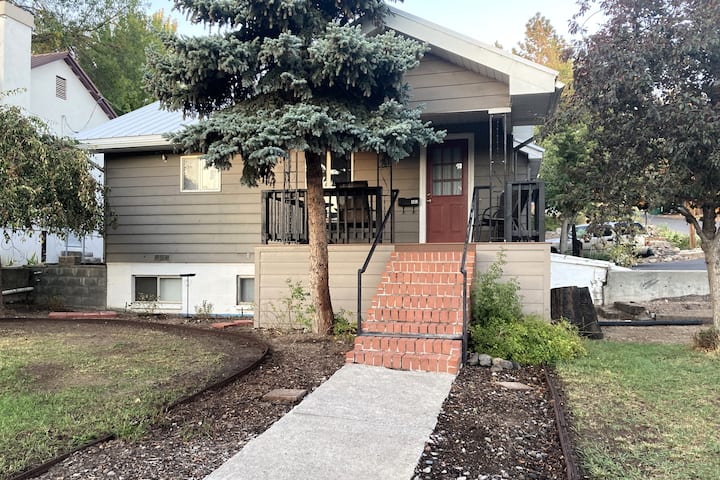 Hooties' Hangout - Klamath Falls, OR