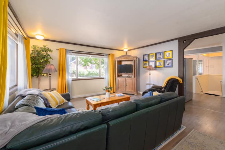 Hooties' Hangout- Oit Themed Stay Near Campus - Klamath Falls, OR