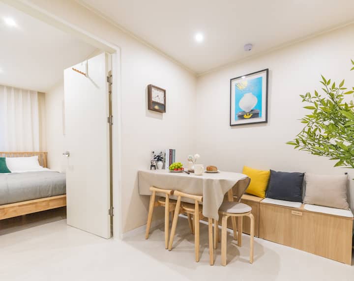 합정역 도보8분｜4인최적의 감성숙소·퀸베드 3개｜홍대·망원·한강·명동 - Seoul