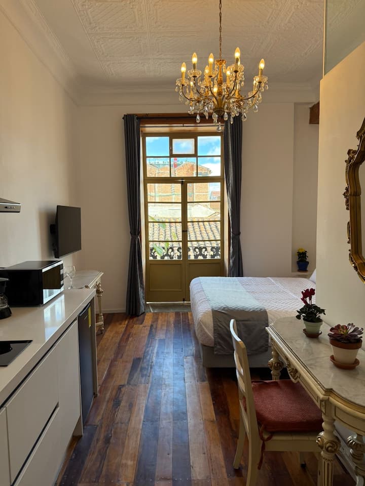 Historic Suite - Cathedral View - Cuenca