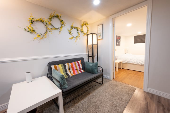 Yours Comfy Basement - Toronto