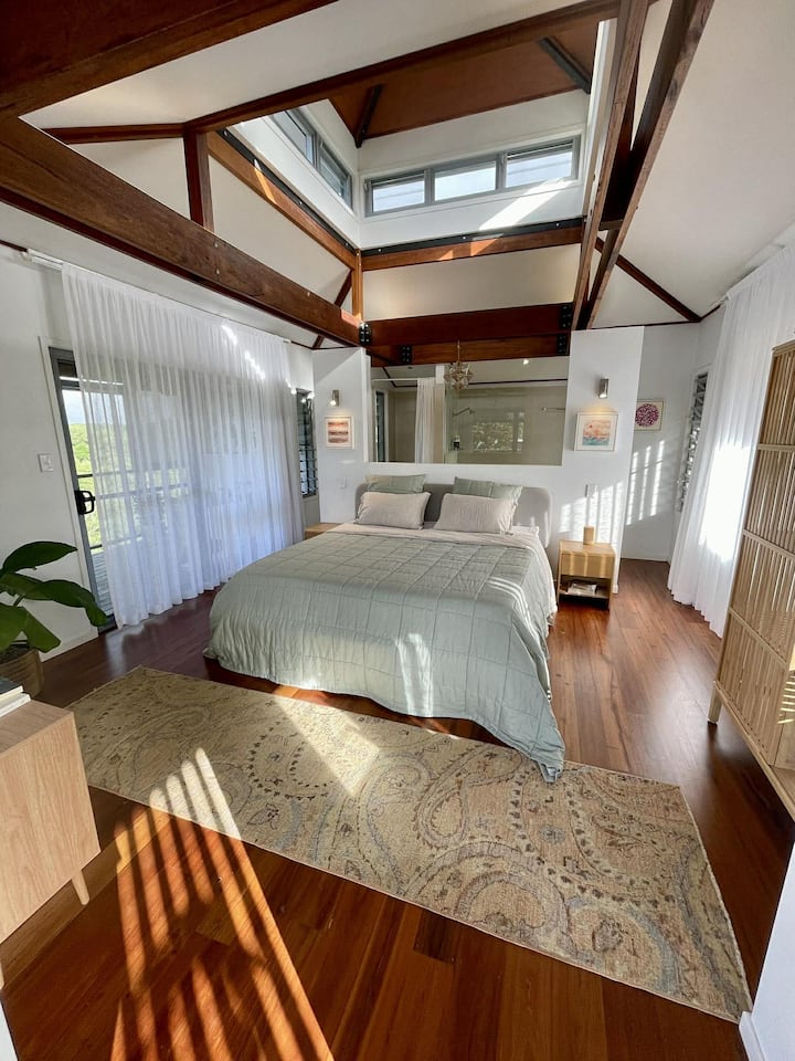 Treehouse 
Eco Shack Retreat - Gold Coast