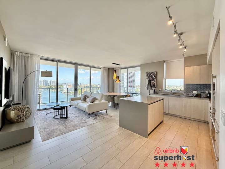 Dreamy Waterfront Hideaway W Endless Horizon Views - Hollywood, FL