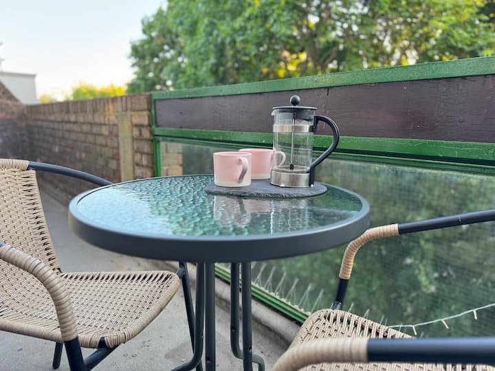 3br Doubles W/ Sunny Balcony – Near King's Cross - Farringdon - London