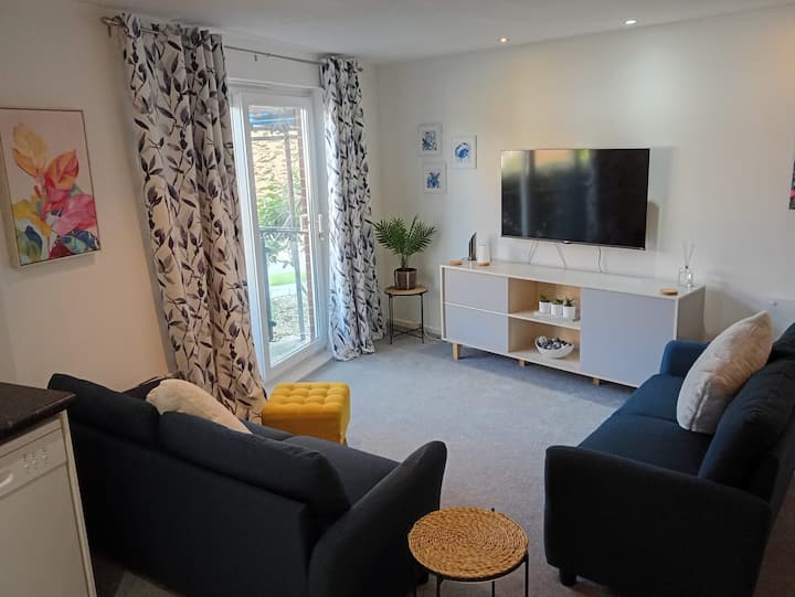 Coastal Retreat
2 Bed Apartment In Carmarthenshire - Llanelli