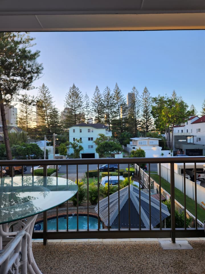 Mermaid Beach Top Floor W/ Pool - Broadbeach