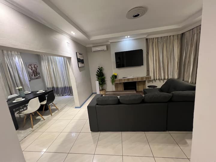 Manzini Treat-large 1bed Central With Workstation - Swaziland/ Eswatini