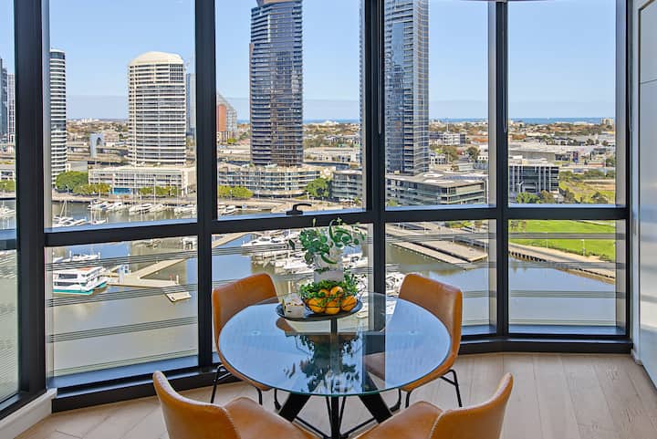 Paradise Where River Meets Ocean | Free Parking - Melbourne