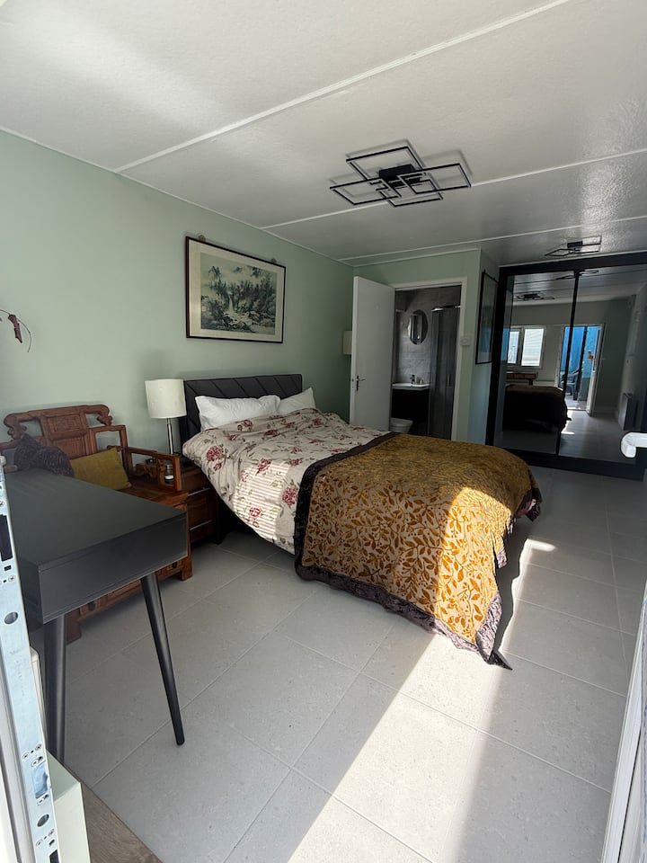 Private Garden Suite + Parking - Midleton