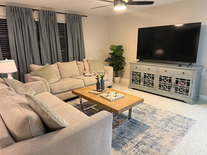 Bailey Abode - Sarasota, FL