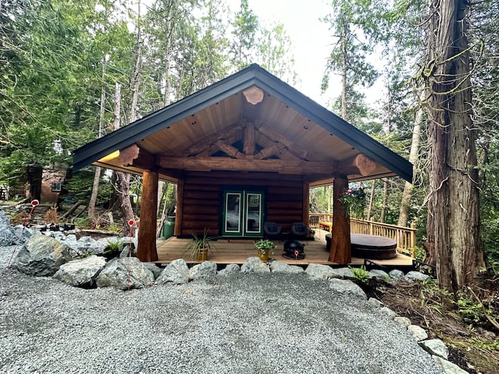 Stunning Log Cabin, Central Ukee W/hot Tub - Ucluelet