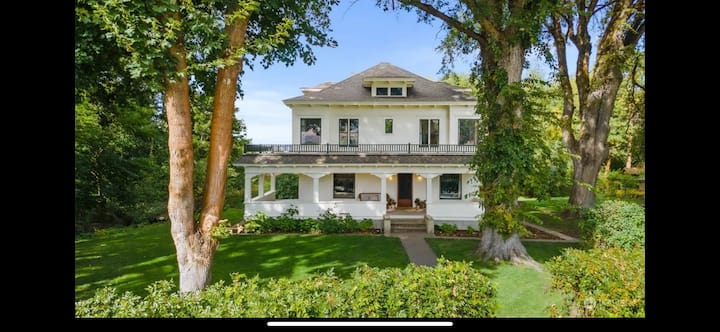 Historic 1908 Farmhouse - Ellensburg, WA