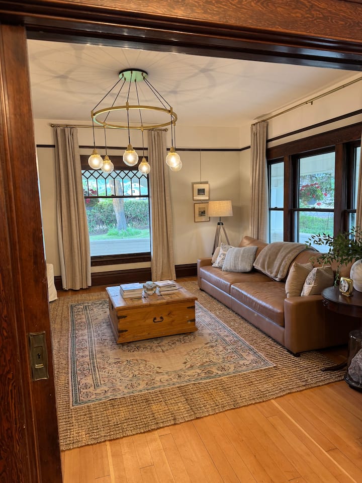 Historic 1908 Farmhouse - Ellensburg, WA