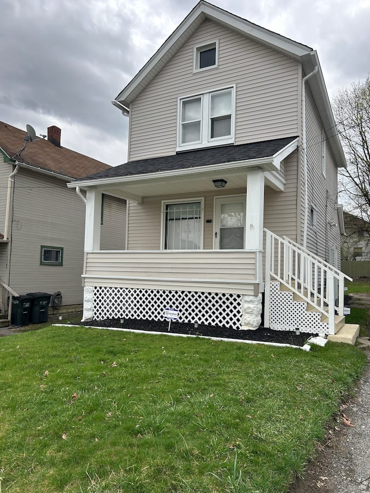 Newly Renovated Two Bedroom - Youngstown State University, Youngstown