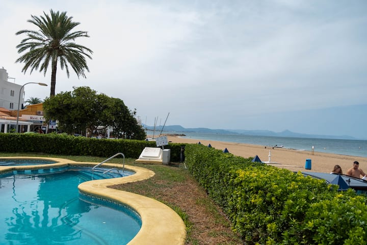 Apartamento Entero Primera Línea Playa Con Piscina - Denia