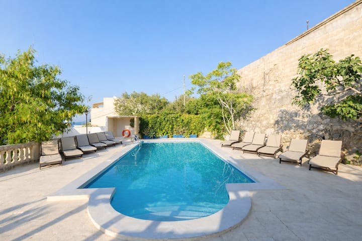 Villa With Pool & Garden - Malta