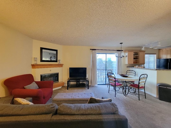 Cozy 2br Condo In Prime Location - Aurora, CO