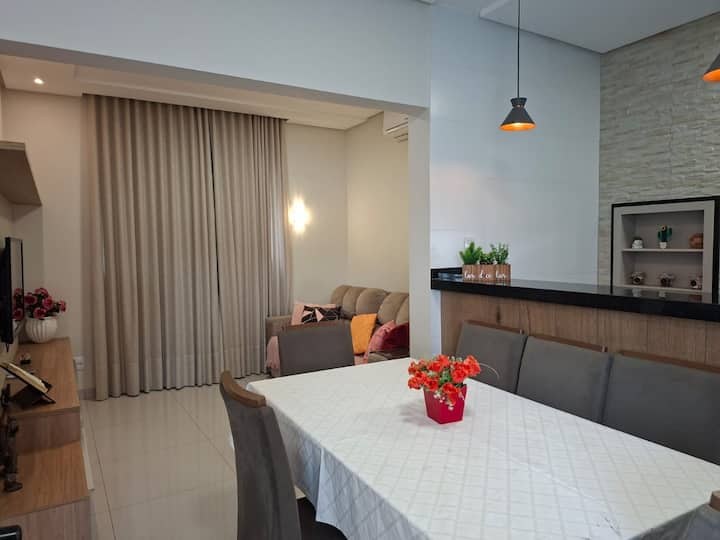 Casa Com Suíte, Jardim E Garagem Para 2 Carros - Lucas do Rio Verde