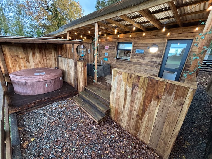 Robyn’s Nest Cabin With Private Hot Tub - Naas