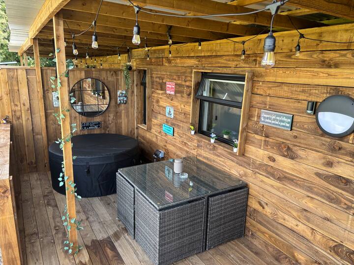 Timber Lodge Cabin With Hot Tub - Naas