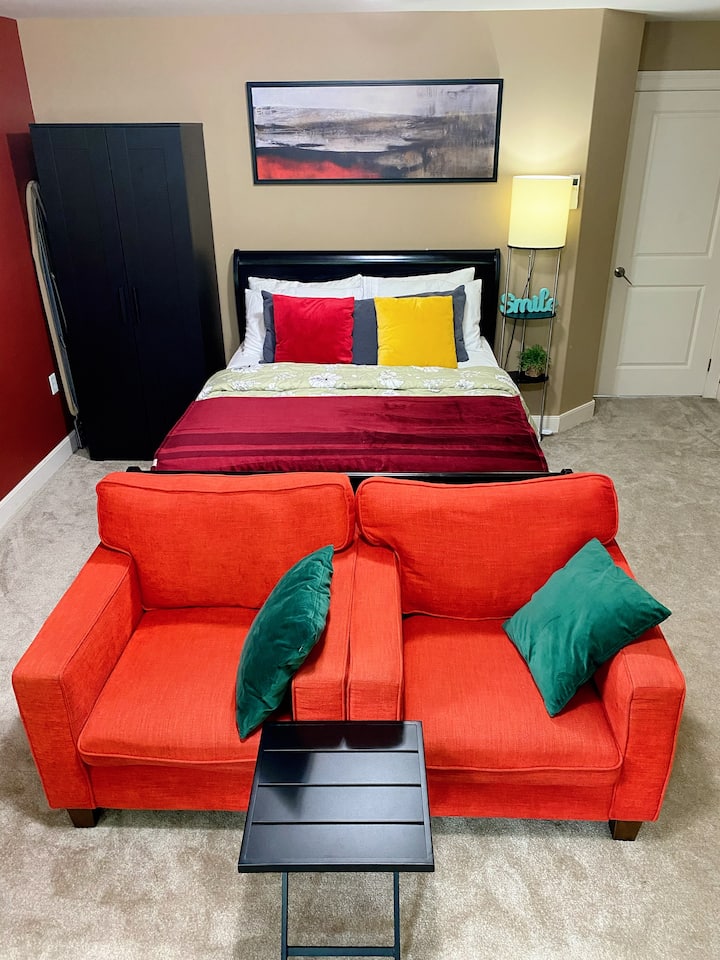 Cozy Bedford Suite | Bath, Laundry & Self Check-in - Bedford