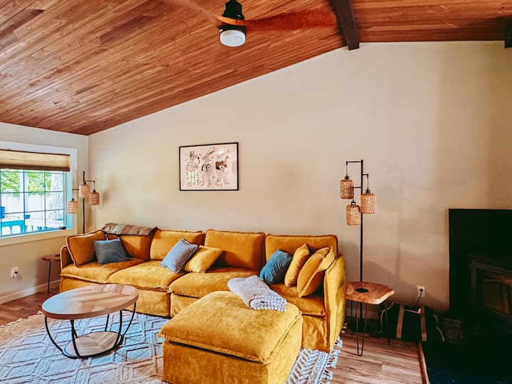 Riverfront Cottage W/ Hot Tub, Dome + Fenced Yard - Gold Bar, WA