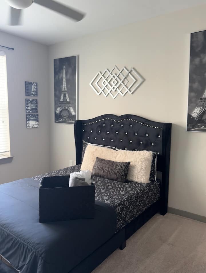 Luxury Skyline Escape | French Touch Near Galleria - Houston, TX