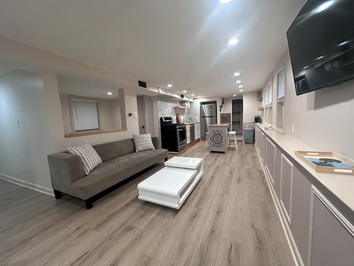 Avondale Suite - Chicago, IL