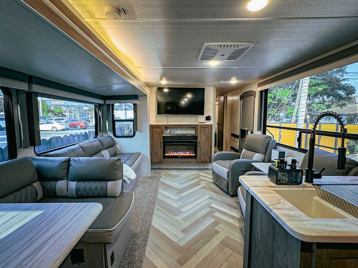 Luxury Home On Wheels • Wynwood’s Unique Stay - Miami, FL