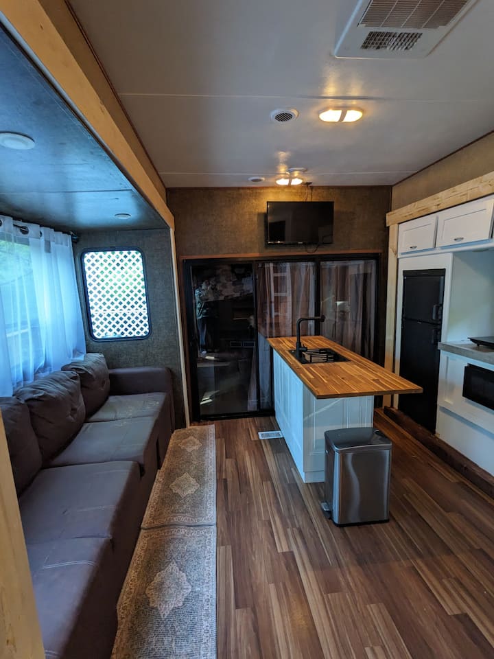 2 Bedroom Rv. Close To Marina - Hornby Island
