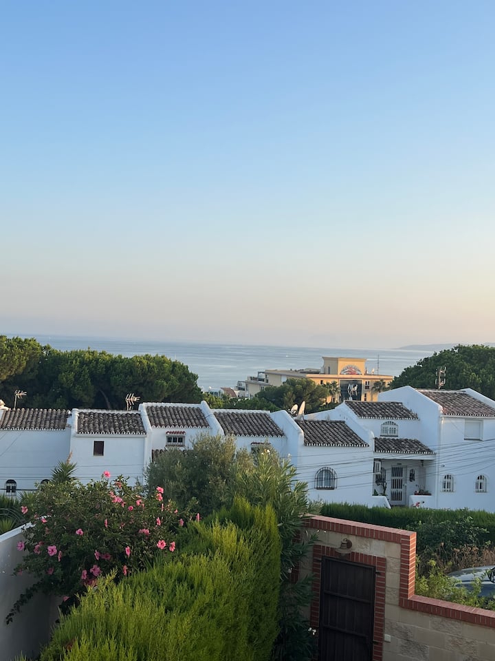 Casa Con Jardín- Vistas Al Mar- Playa A 100 M. - Estepona