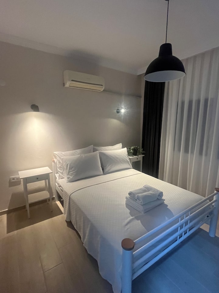 Nees Kydonies-i̇zvinya Odamız - Cunda Adası