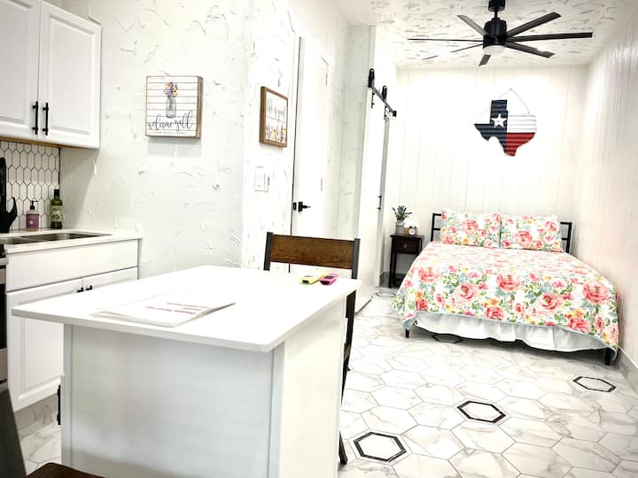 Modern Ftw Studio | + City Views - Cultural District - Fort Worth