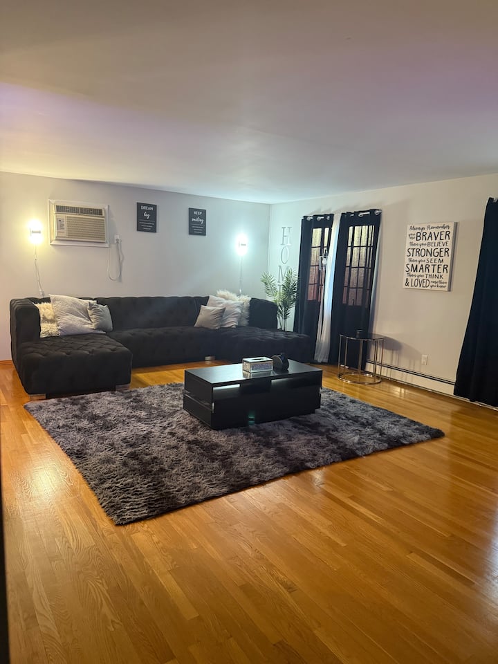 Spacious Apartment - Deer Park, NY