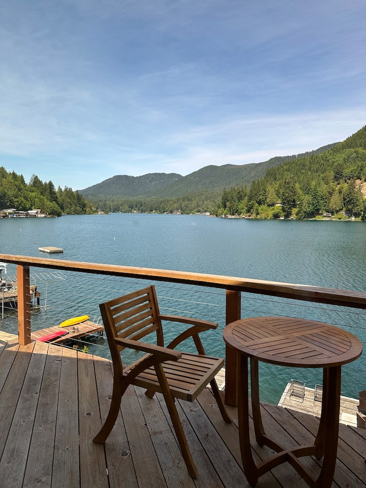Lake Sutherland Dream House, Private Dock, Hot Tub - Lake Crescent, WA