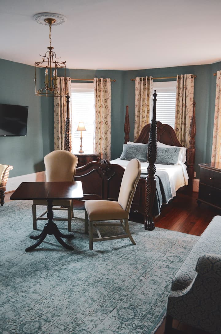 Byrd's Nest (Black Bear Manor) - Sperryville, VA