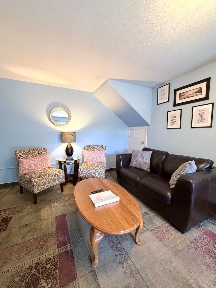 Quiet Cedar Hills Retreat W/ Private Entrance - Portland, OR