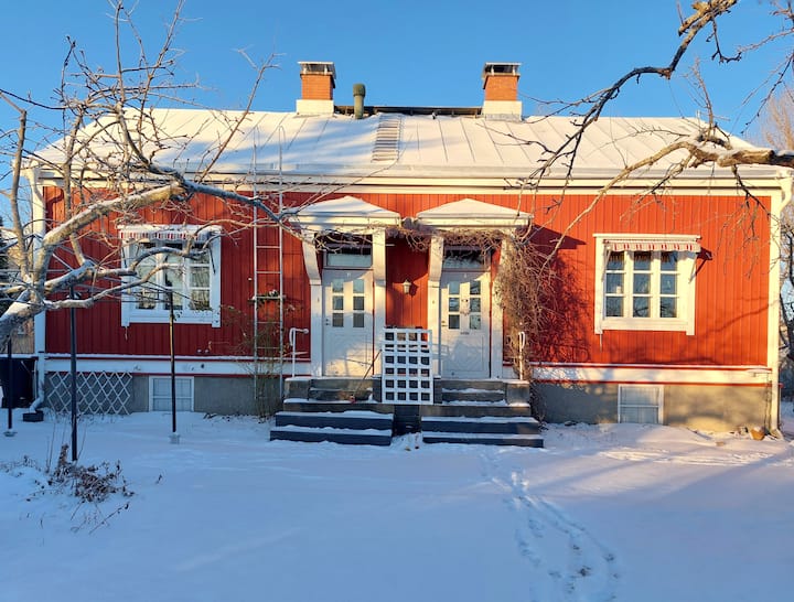 Idyllic Semi-detached Home Near Center, Parking - Tampere