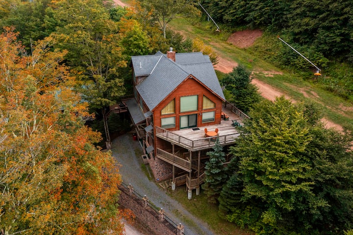 Luxury Mountain Retreat. Ski In/out. Views. - Canaan Valley, WV