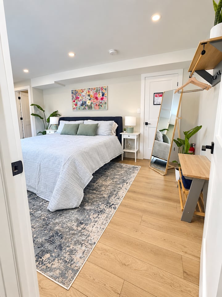 Modern King Suite W/ Private Entrance - Niagara-on-the-Lake