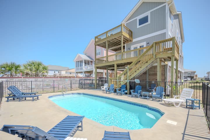 The Treasure Chest: Ocean View House With - Oak Island, NC