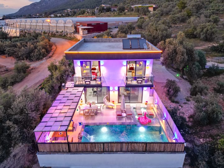 Kaş Havuzlu Jakuzili Villa - Aklar