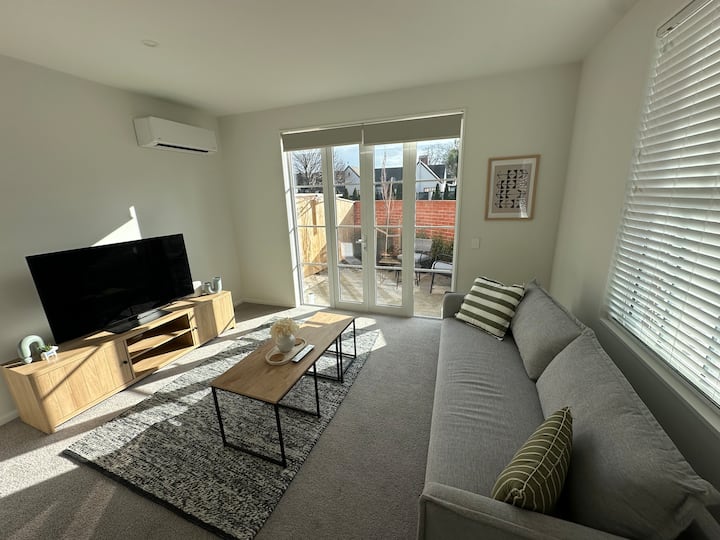 Georgian Retreat! 3 Bed Townhouse In Cbd With Park - Christchurch