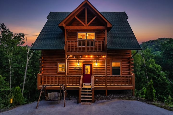 Cabin Hot Tub Game Room Near Dollywood & More - Sevierville, TN