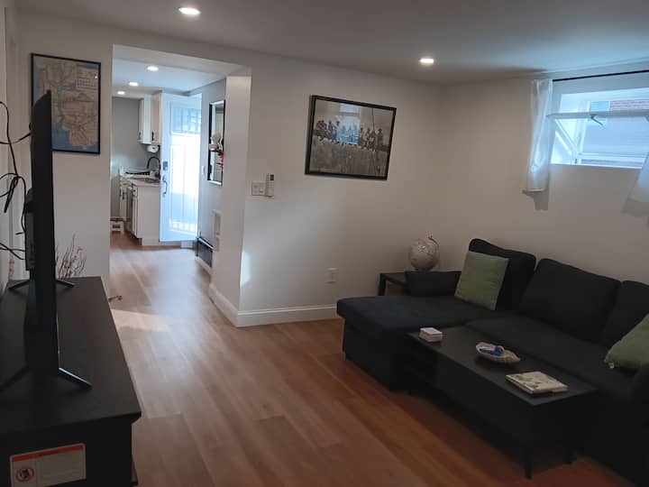 Stylish 2br W/ Backyard | 25 Min To Nyc | Sleeps 6 - Yonkers, NY