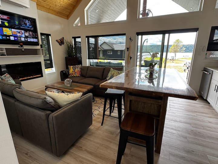 Lakefront Loft Cabin - Hot Tub, 2 Kayaks, Sleeps 6 - Lac la Hache