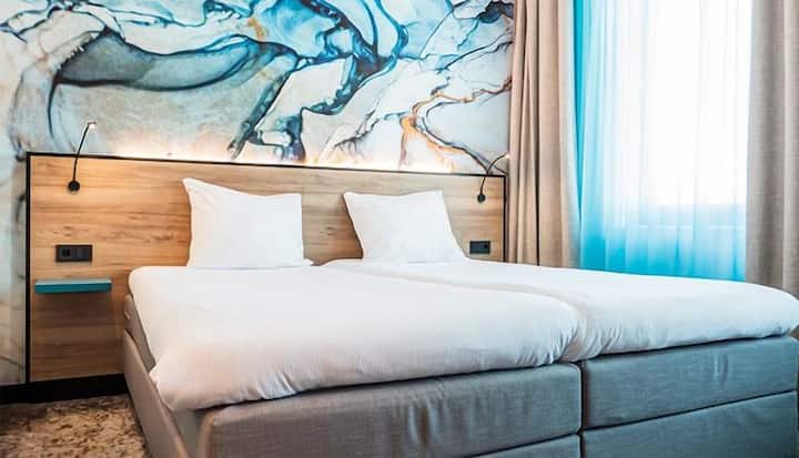 Group Friendly Units, Marina View & City Center - The Hague