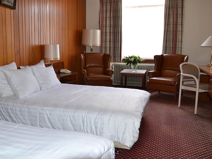 Central Stay With Onsite Restaurant, Near Lakeside - Hellevoetsluis